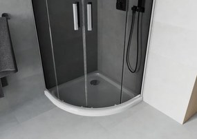 Mexen Rio, čtvrtkruhový sprchový kout s posuvnými dveřmi 80 x 80 cm, 5mm šedé sklo, chromový profil + bílá sprchová vanička, 863-080-080-01-40-4110