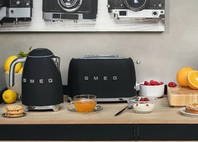 Rychlovarná konvice Smeg 50's style KLF03BLMEU / 2400 W / 1,7 l / matná černá