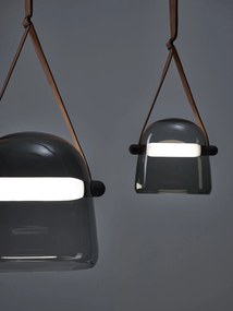 Závěsné svítidlo Brokis Mona XL PC1030, 5000K Povrch Montury: Černý elox, Barva skla: Fialová - transparentní sklo, Popruhy: popruhy - kožené -  přírodní (GINT788)