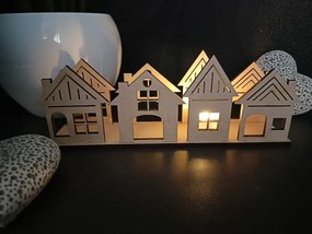 Dřevěný svícen "domečky"
