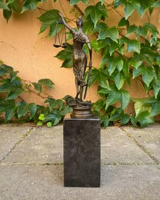 Bronzová socha justice spravedlnost