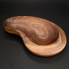 AMADEA Dřevěná miska ve tvaru ledviny, masivní dřevo americký ořech, 26x16,5x4,5 cm