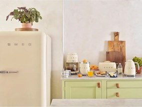 Krémově bílá rychlovarná konvice SMEG 50's Retro Style