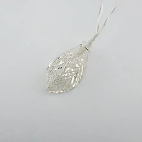 LED světýlka na baterie, kovové lístky, 1,8 m, teple bílá, 10 diod, čirý kabel, IP20 interiér, 2 × AA