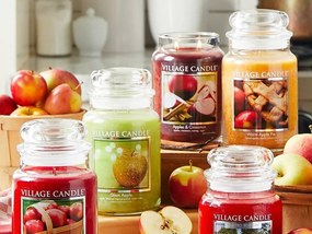 Village Candle – vonná svíčka Apples & Cinnamon (Jablko a skořice), 602 g