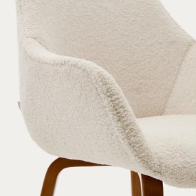 Bílá čalouněná jídelní židle Kave Home Aleli s ořechovou podnoží