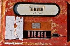 DIMEX | Samolepicí vliesová fototapeta na zeď Staré dieselové čerpadlo MA-5-2106 | 375 x 250 cm | červená, bílá, černá