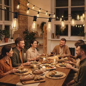 HOMCOM 50 LED světelných závěsů, 18 m připojitelných pohádkových světel, odolnost proti stříkající vodě IP44, vnitřní i venkovní dekorace