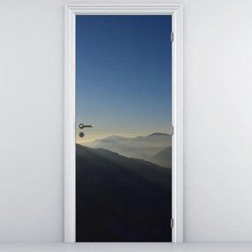 Fototapeta na dveře - Nad vrcholky hor (95x205cm)