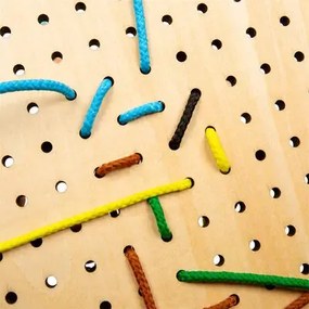 Bigjigs Toys Provlékací deska domeček / od 3 let
