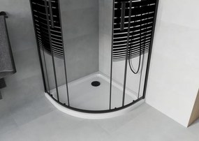 Mexen Rio, čtvrtkruhový sprchový kout s posuvnými dveřmi 90 (dveře) x 90 (dveře) x 190 cm, 5mm čiré sklo s pásky, černý profil + bílá sprchová vanička Slim, 863-090-090-70-20-411