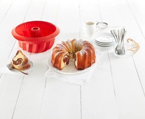 Silikonová pečicí forma na bábovku 22 cm Lekue Deep Savarin | červená