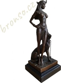 Kleopatra s panterem – bronzová figurální soška
