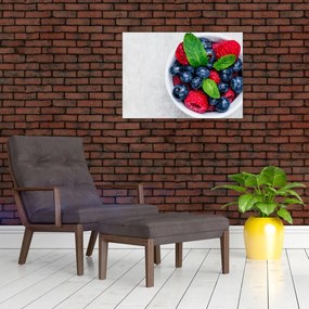 Obraz - miska s lesním ovocem (70x50 cm)