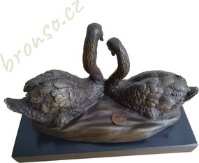 Bronzová socha labutího páru – signovaná socha Milo na mramorovém podstavci | Romantický dárek | Luxusní bytová dekorace