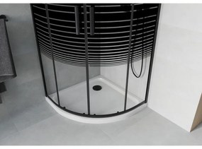Mexen Rio, čtvrtkruhový sprchový kout s posuvnými dveřmi 90 (dveře) x 90 (dveře) x 190 cm, 5mm čiré sklo s pásky, černý profil + bílá sprchová vanička Slim, 863-090-090-70-20-411