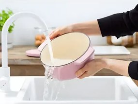 KitchenAid Litinový kastrol s poklicí růžová 22 cm / 3,3 l / litina /