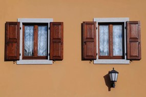 DIMEX | Samolepicí vliesová fototapeta na zeď Okna s okenicemi MA-5-0825 | 375 x 250 cm | bílá, černá, hnědá