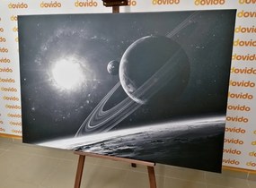 Obraz planeta ve vesmíru v černobílém provedení - 60x40 cm