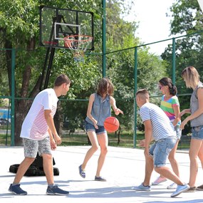 SPORTNOW Výškově nastavitelný basketbalový stojan 293-350 cm s odvalovací ocelovou deskou pro zahradu a sportoviště | Aosom.de