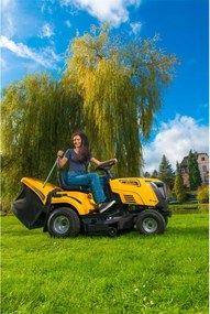 Riwall PRO RLT 92 HRD travní traktor 92 cm se zadním výhozem a hydrostatickou převodovkou