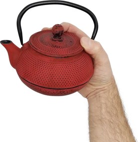 Litinová konvice Altai, 0,6 l – červená s texturovaným povrchem, s nerezovým sítkem