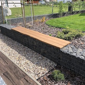 KULHÁNEK zahradní nábytek Sedák na gabion Odstín nátěru: olej - bahenní dub, Šířka sedáku na gabion / zídku: 35 cm, Délka sedáku na gabion / zídku: 150 cm