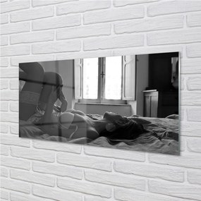 Obraz na skle Ležící žena na průzoru 100x50 cm