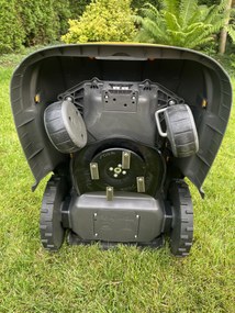 Stiga A1000 autonomní robotická sekačka - PŘEDVÁDĚCÍ