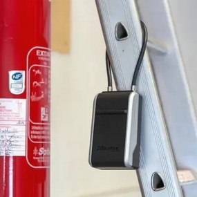 Master Lock 5482EURD / Bezpečnostní schránka se závěsným lankem