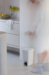 Brabantia Pedálový koš StepUp 10L světle šedý