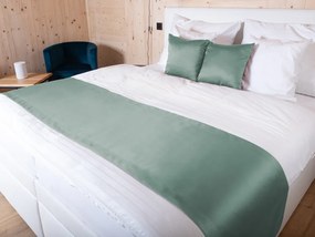 Biante Saténový přehoz/běhoun na postel Satén LUX-003 Ledově zelený 50x140 cm