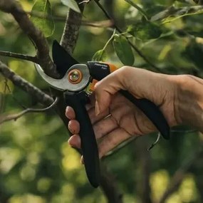 Fiskars Solid P321 Dvoučepelové zahradní nůžky