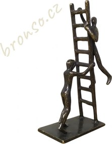 Soška Společně k vrcholu – bronzová figurka symbol spolupráce a úspěchu | Elegantní dekorace