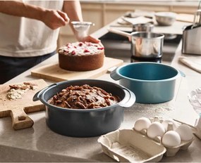 Ocelová forma na dort 2 ks ø 27 cm Nest™ Bake – Joseph Joseph