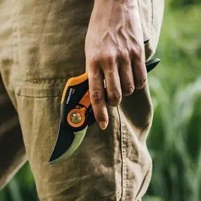 Fiskars Solid P321 Dvoučepelové zahradní nůžky