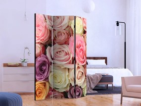 Pokojová zástěna Pastelové růže - romantický a barevný krajinný obrázek kytice pastelových růží
