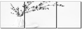 Obraz na plátně - Větev eukalyptu v bílé váze na bílém pozadí - panoráma 5272QC (90x30 cm)
