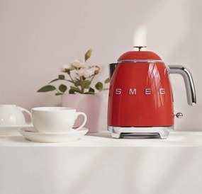 Červená rychlovarná konvice z nerezové oceli 800 ml Retro Style – SMEG