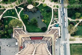 Umělecká fotografie Looking Down From Eiffel Tower, borchee, (40 x 26.7 cm)