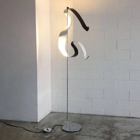 Knikerboker Curve stojací lampa LED stříbro