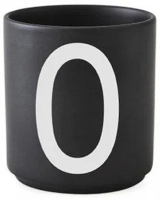 Hrnek s písmenem O, černá Design Letters