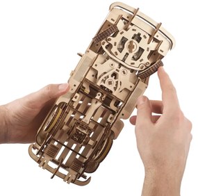 Ugears 3D dřevěné mechanické puzzle Americký náklaďák (pick-up)