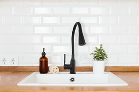 Invena Pogo, vysoká dřezová baterie 2-funkční, černá matná, INV-BZ-80-P04-L