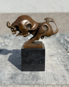 Bronzová soška BÝK Moderní