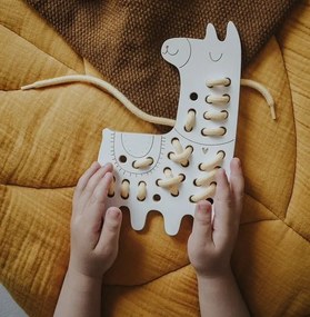 milin Montessori dřevěná prepletacia hračka - lama