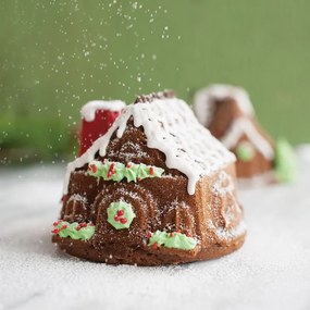 Nordic Ware Forma na Perníkové domky 1,2 l strříbrná