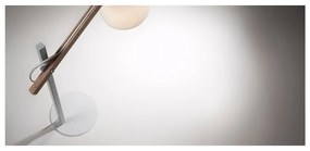 Bílá stolní lampa z masivu akácie s textilním stínidlem (výška 65 cm) Kosta – Kave Home