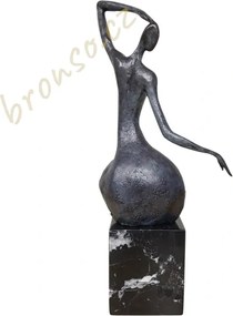 Bronzová socha ženy – Moderní abstraktní umění pro interiér
