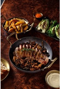 Servírovací kovový talíř ve stříbrné barvě ø 24 cm Serve – BonBistro